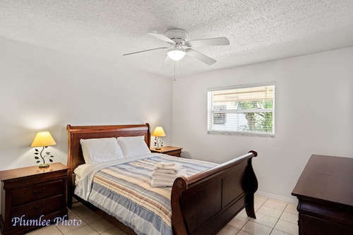 Pet Friendly | Backyard | Parking | Steps 2 Beach - Indian Rocks Beach, FL