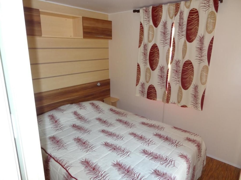 Grands Mobil Homes 8 Couchages Clim En Village Vacances - Parentis-en-Born