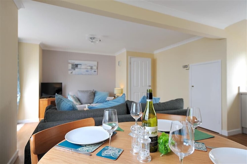 The Old Bakehouse, Pet Friendly, With A Garden In Lyme Regis - Lyme Regis