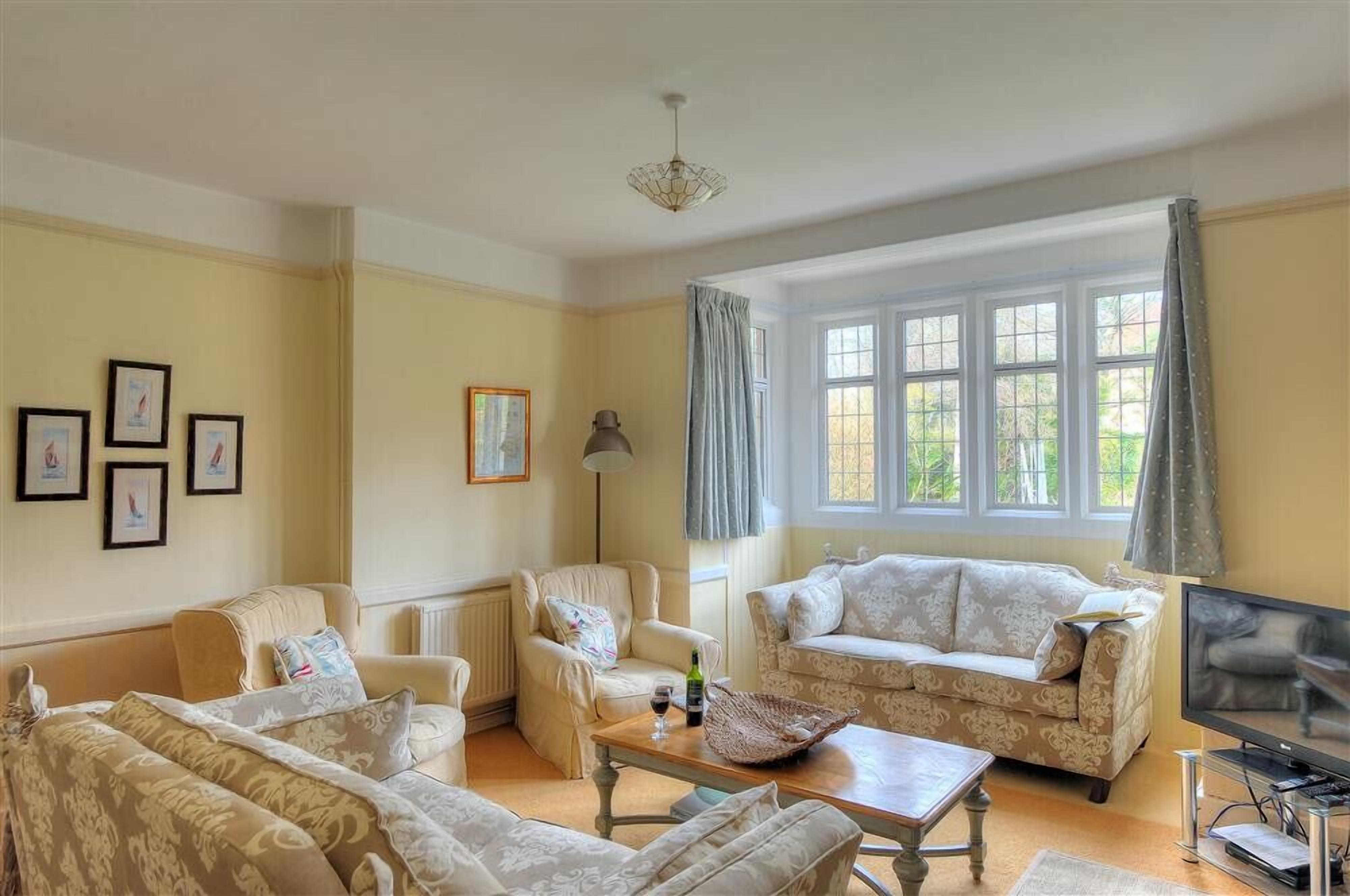 2 Old Home Farm, Pet Friendly, With Open Fire In Lyme Regis - Beer