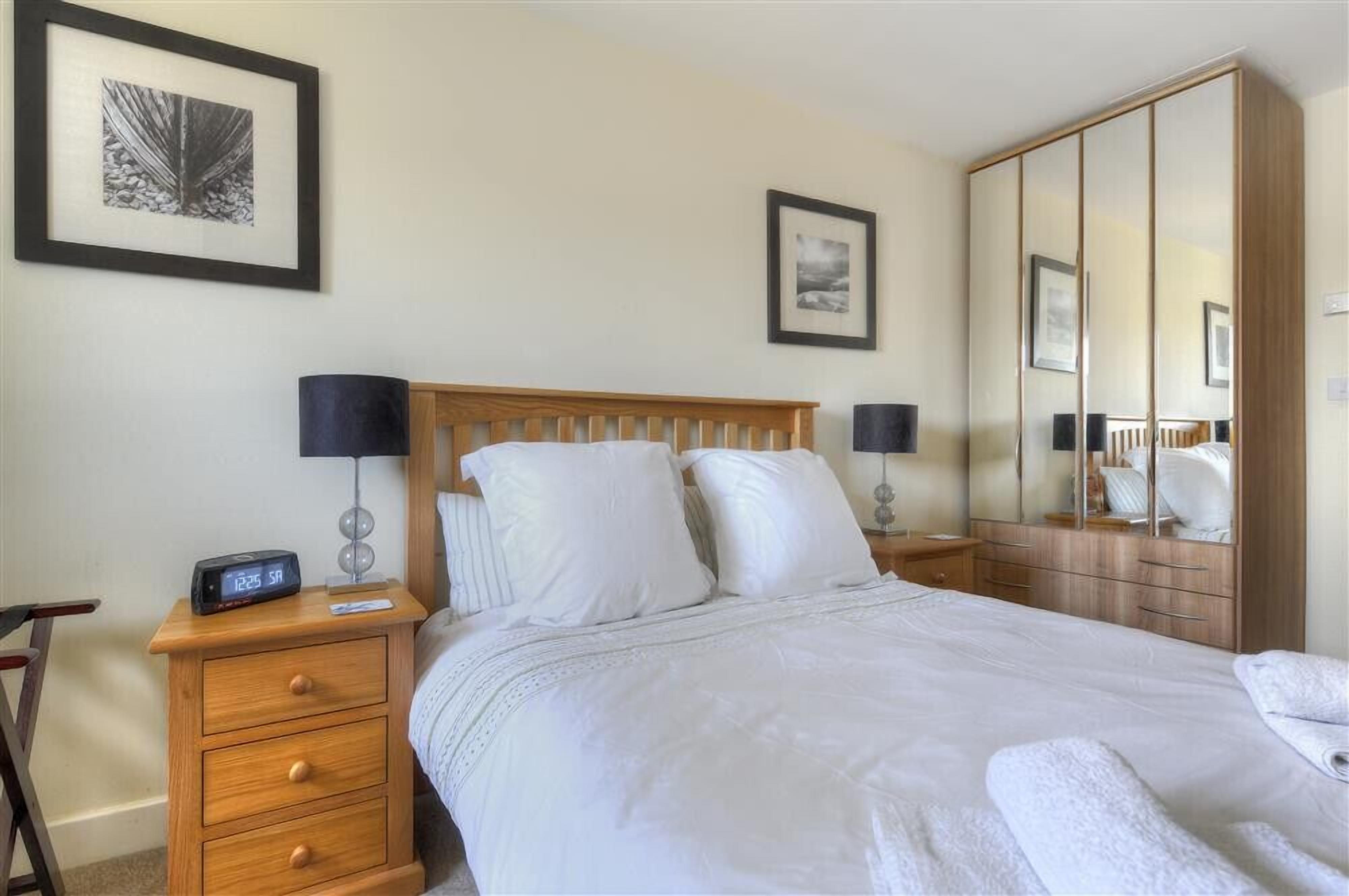 Octopus, Romantic, Luxury Holiday Cottage In West Bay - 브리드포트