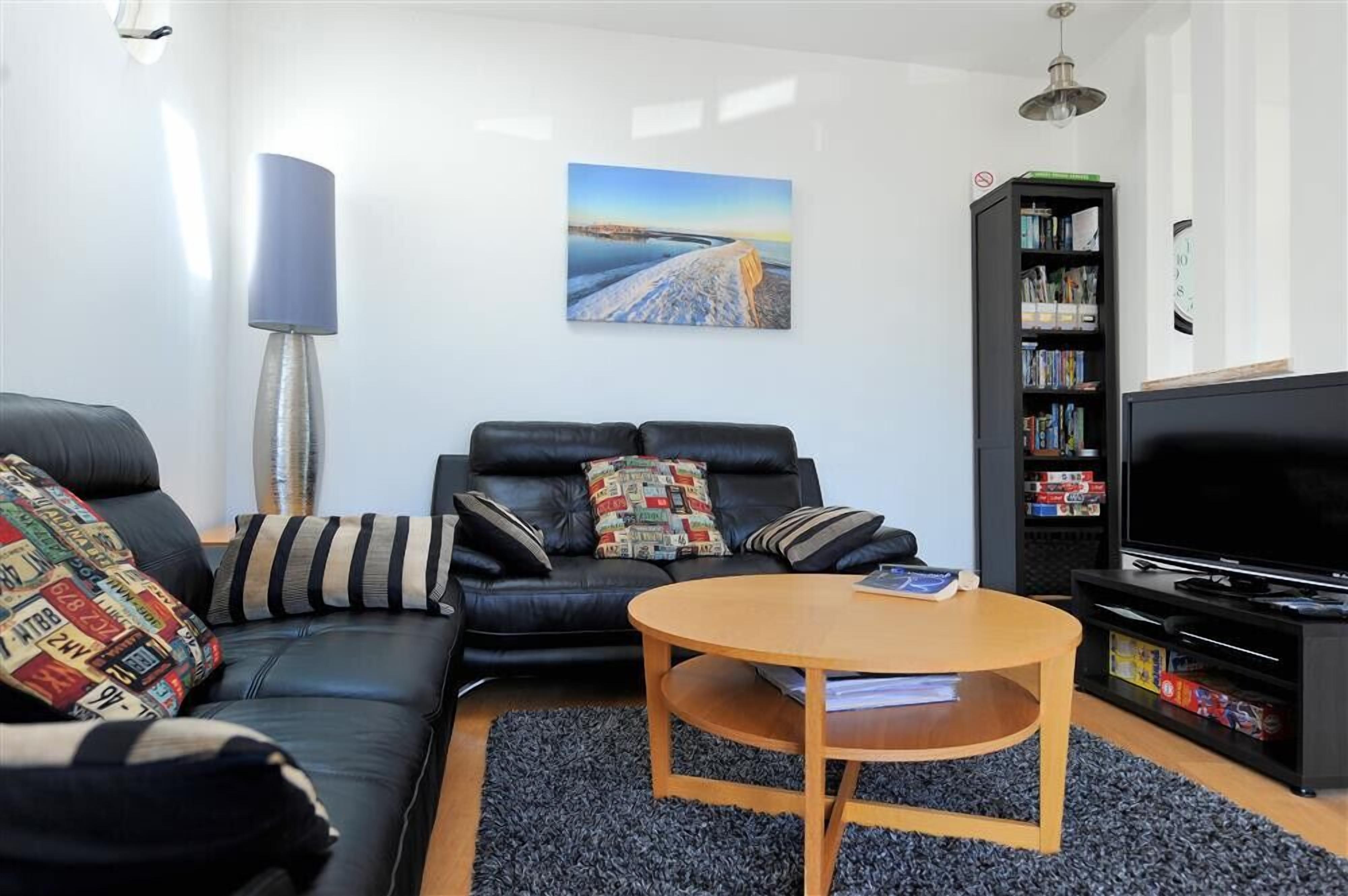 No. 2, 26 Broad Street, Family Friendly In Lyme Regis - Axminster