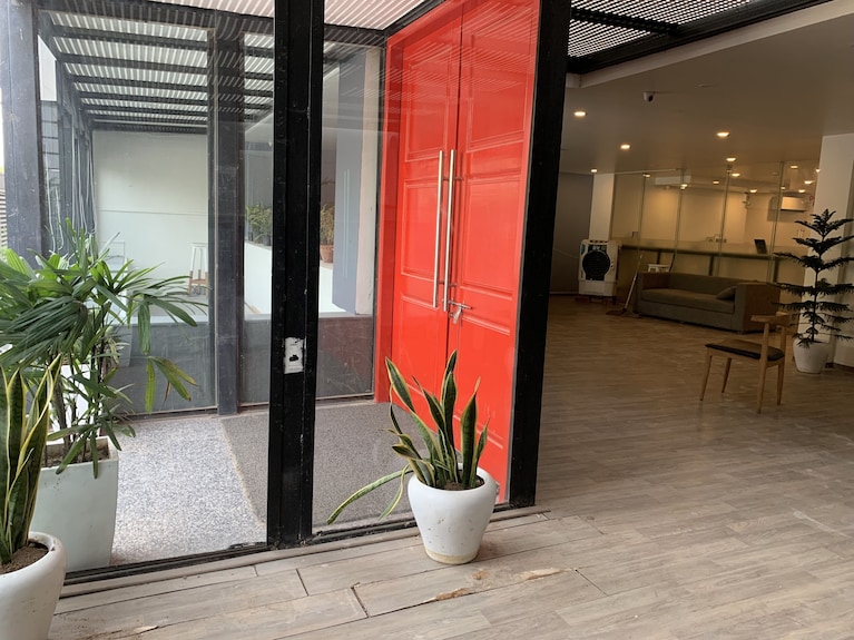 Remodeled Townhouse For Luxurious Corporate Stays Near Sector 57, Hongkong Bazar - New Delhi