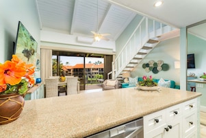 Apartamento em Condomínio Fechado, 2 quartos | Cozinha privada | Um frigorífico, um forno, uma cafeteira/bule, uma torradeira