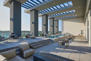 Piscina externa sazonal