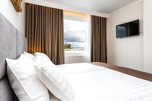 Quarto Duplo | Cofre no quarto, secretária 