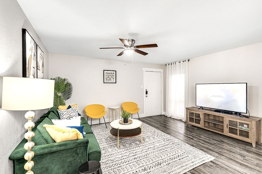 Best Location Downtown | Mins From At&t, Ranger Stadium & Six Flags - Globe Life Park - Arlington