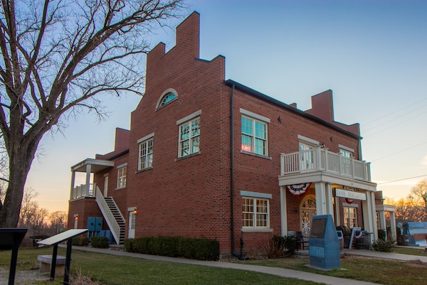 Nauvoo Temple House Hotel - Nauvoo, IL
