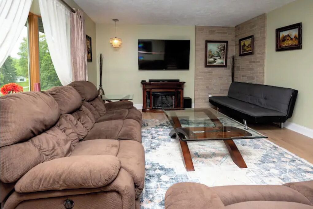 Home In Dowagiac With Private Pool - Dowagiac, MI