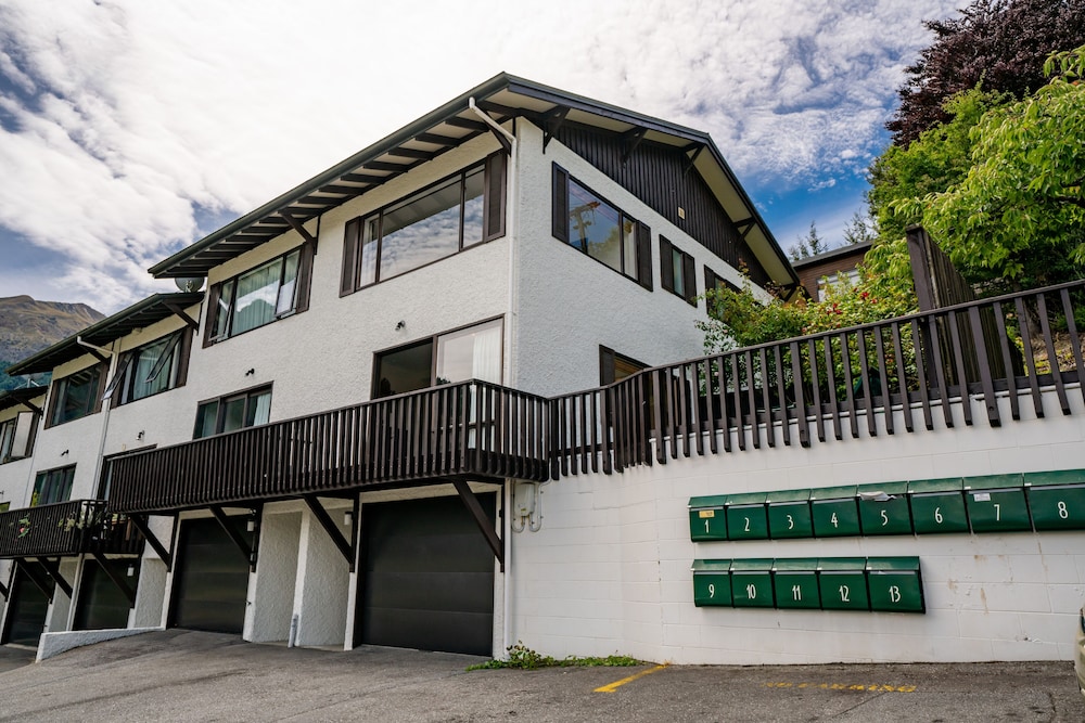 Town Centre Location With Stunning View - Unit 8 - Queenstown