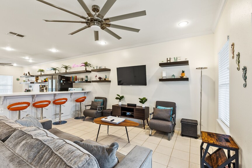 Luxury Padre Parade: Private Heated Pool & Dog Friendly! - South Padre Island