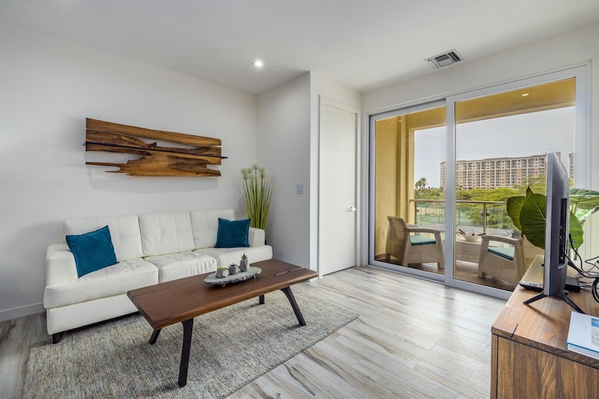 New 2br Condo In Of Palm Beach! Walk 2 Beach! - Aruba