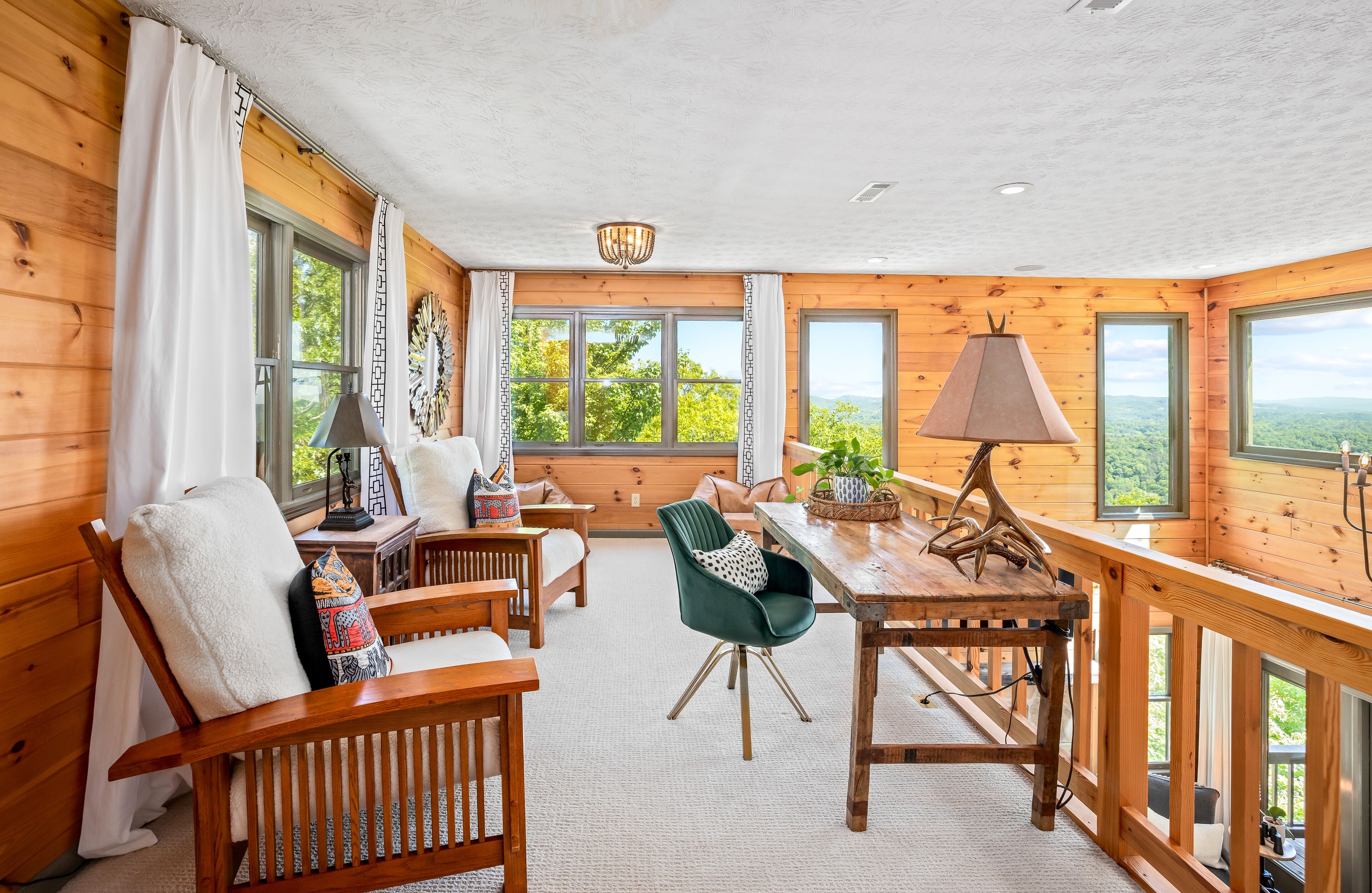 Designer Chic Mountain Home Minutes From Downtown Clayton & Lake Burton - Clayton, GA