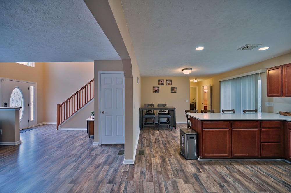 Captivating And Roomy Newly Renovated Family Home - Pensilvania