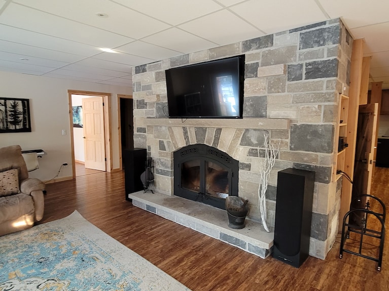 Lazy Bear Log Home-lake Front - Ontario