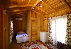 Casa na Árvore Familiar, 1 quarto, pátio, junto ao jardim | 1 quarto, roupa de alta qualidade, cortinas/cortinados opacos
