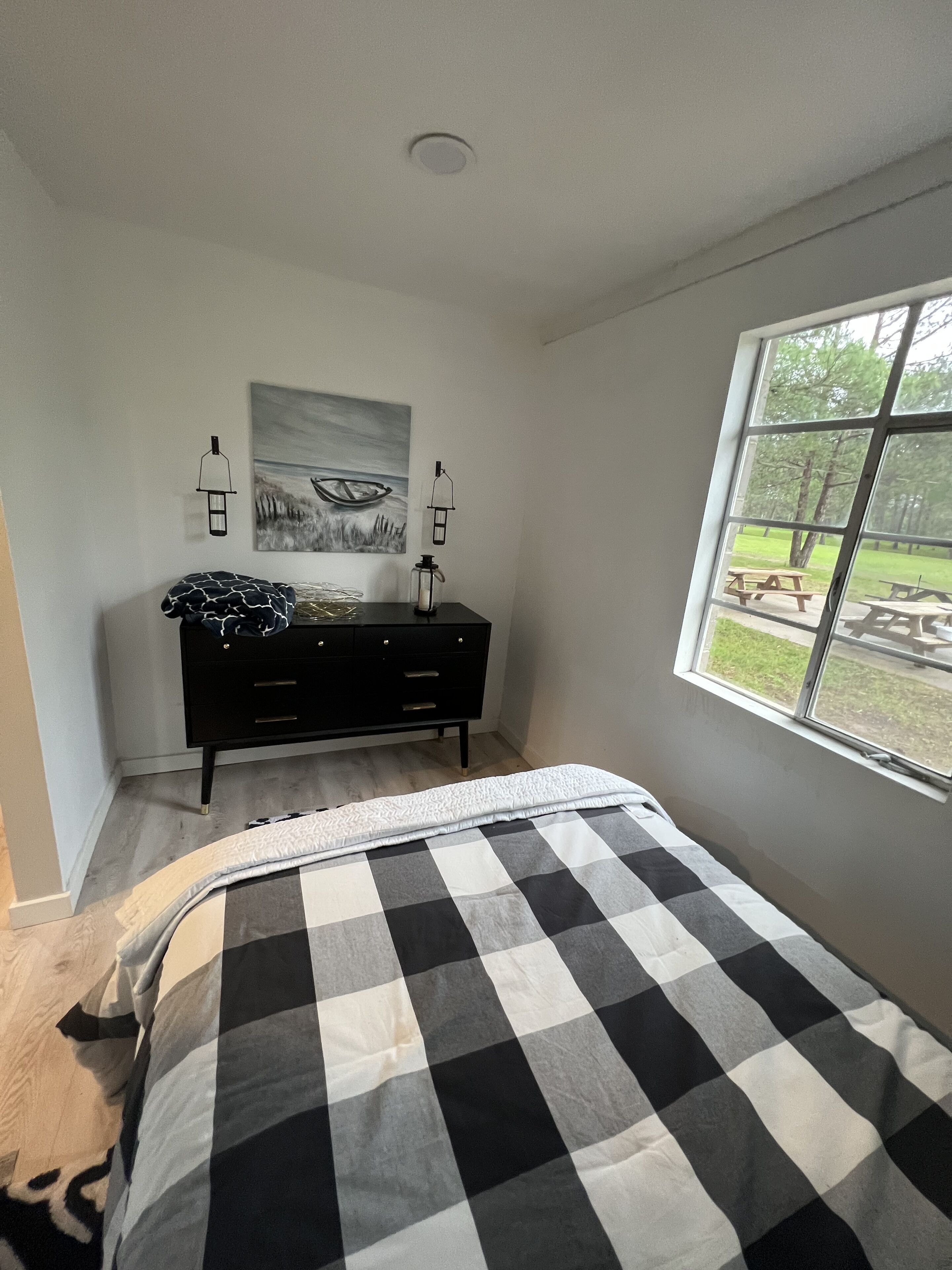 Directly On The White Pine Trail. Sleep 6, 3 Bedrooms, And Full Bath. - Big Rapids, MI