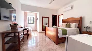 Quarto Quádruplo Familiar | 1 quarto, roupa hipoalergénica, minibar, Wi-fi grátis