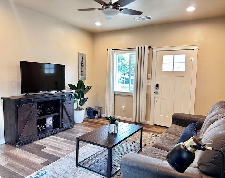 Charming 2br Cottage Near Freeway-cul-de-sac - 鳳凰城