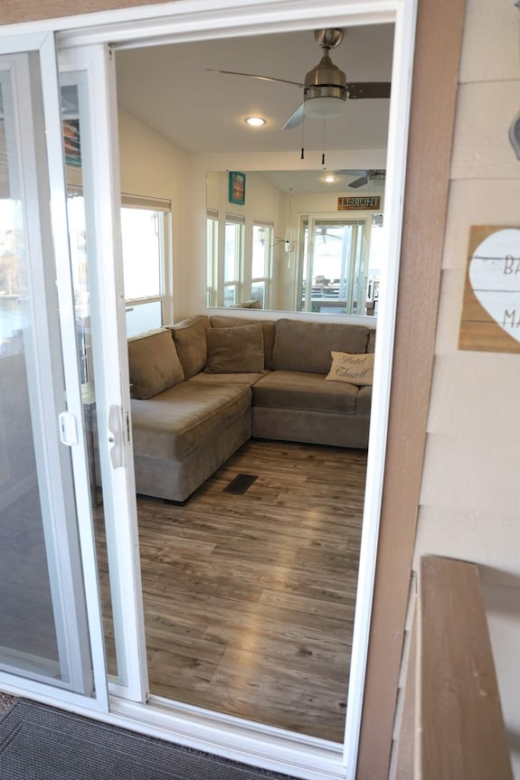 On The Water In Havasu. 2 Beds. - Lake Havasu City, AZ