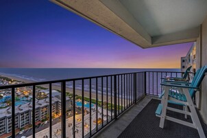 Condo, 2 quartos, acesso à piscina | Sacada