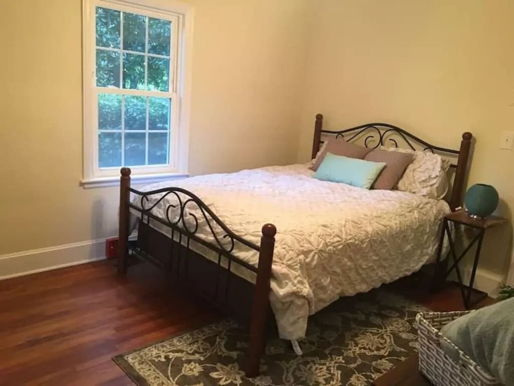 Cozy & Relaxing Cottage On The Lake *Dog Friendly* - North Carolina
