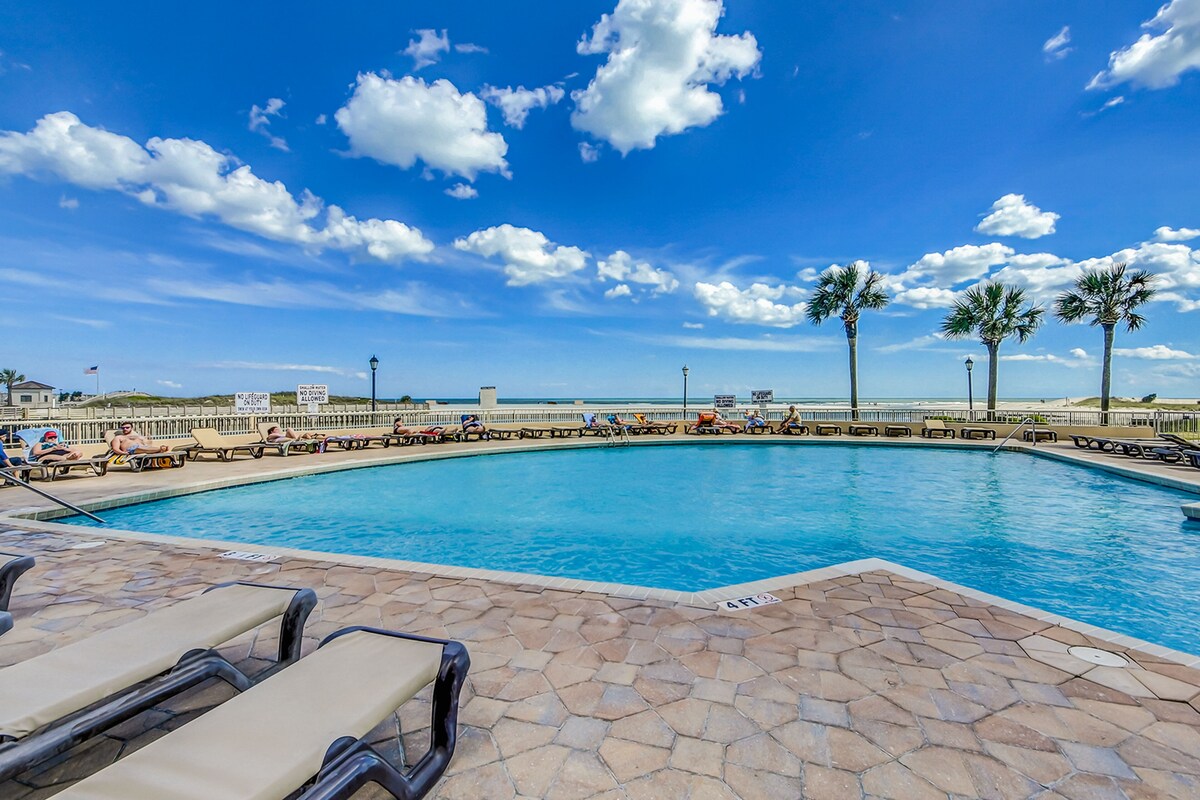 Ocean view condo in oceanfront resort with balcony, pool, hot tub ...