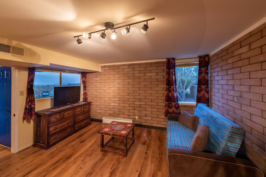 Canyon And Mountain Views - Los Alamos, NM