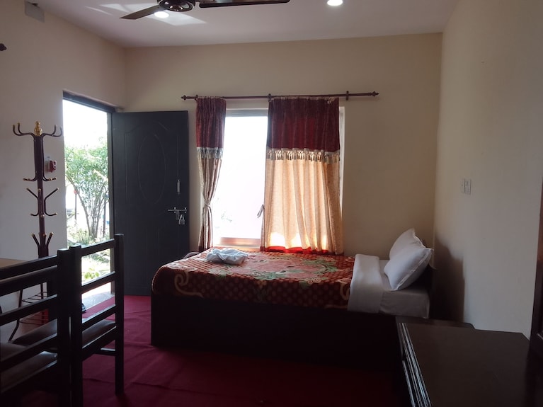 Beautiful Lakeview Rooms Just 10 Min By Taxi From Mainroad - Pokhara