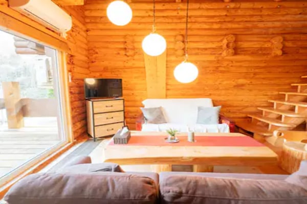 Casa de Férias, 2 quartos, não fumadores, vista para o lago | Sala de estar | TV de ecrã plano