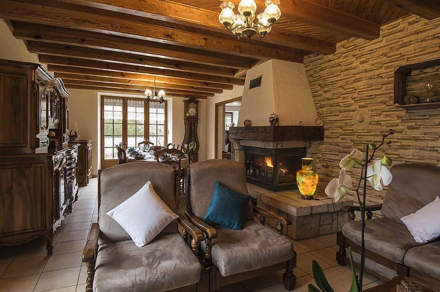 Lou Chastelou Odheteo à Aumont Aubrac - Lac de Ganivet