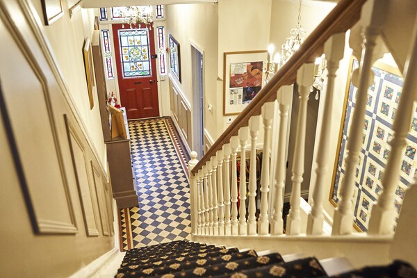 Quilt And Croissants - Stratford-upon-Avon