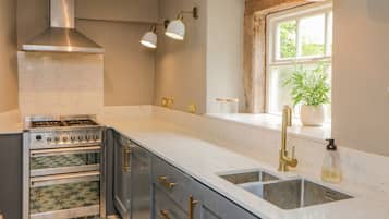 Casa de Campo | Cozinha privada | Um frigorífico, uma máquina de lavar louça, uma chaleira elétrica