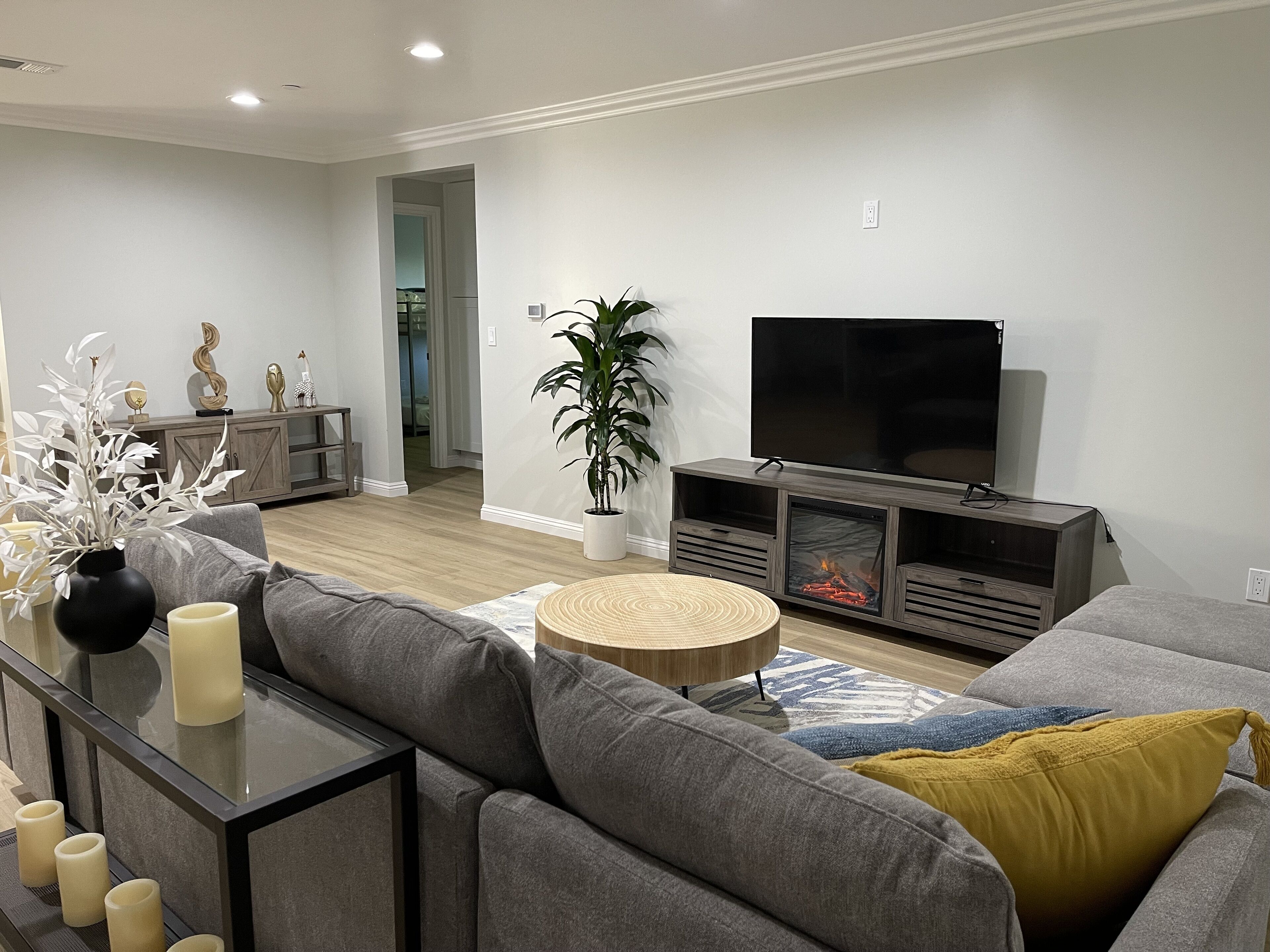 Salt Water Pool Over Look Mountain View - Alhambra, CA