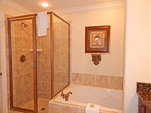 Condo, 2 quartos | Banheiro | Toalhas de banho 