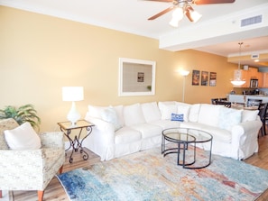 Condo, 2 quartos | Sala de estar