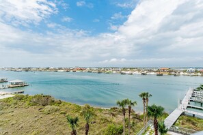 Apartamento em Condomínio Fechado, 3 quartos | Praia