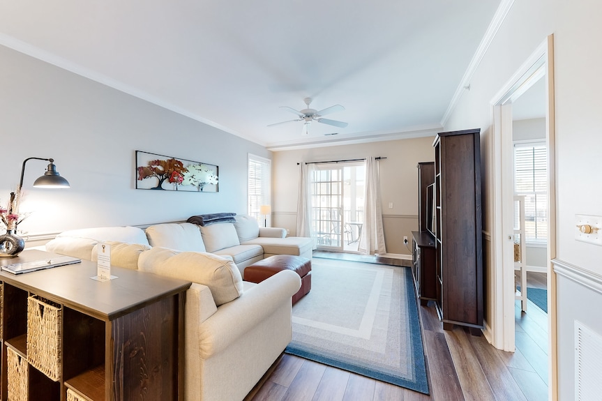 Stunning Condo- Pool And Hot Tub- Convenient Beach Access! - Rehoboth Beach, DE