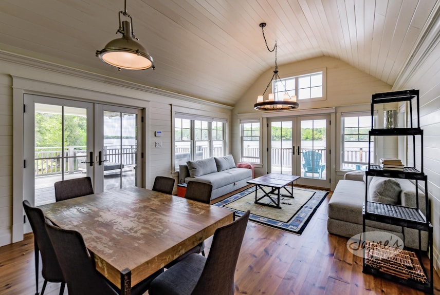 Exquisite 8 Bed, 7 Bath Cottage On Lake Joseph Boasting Infinity Pool + Hot Tub! - Ontario