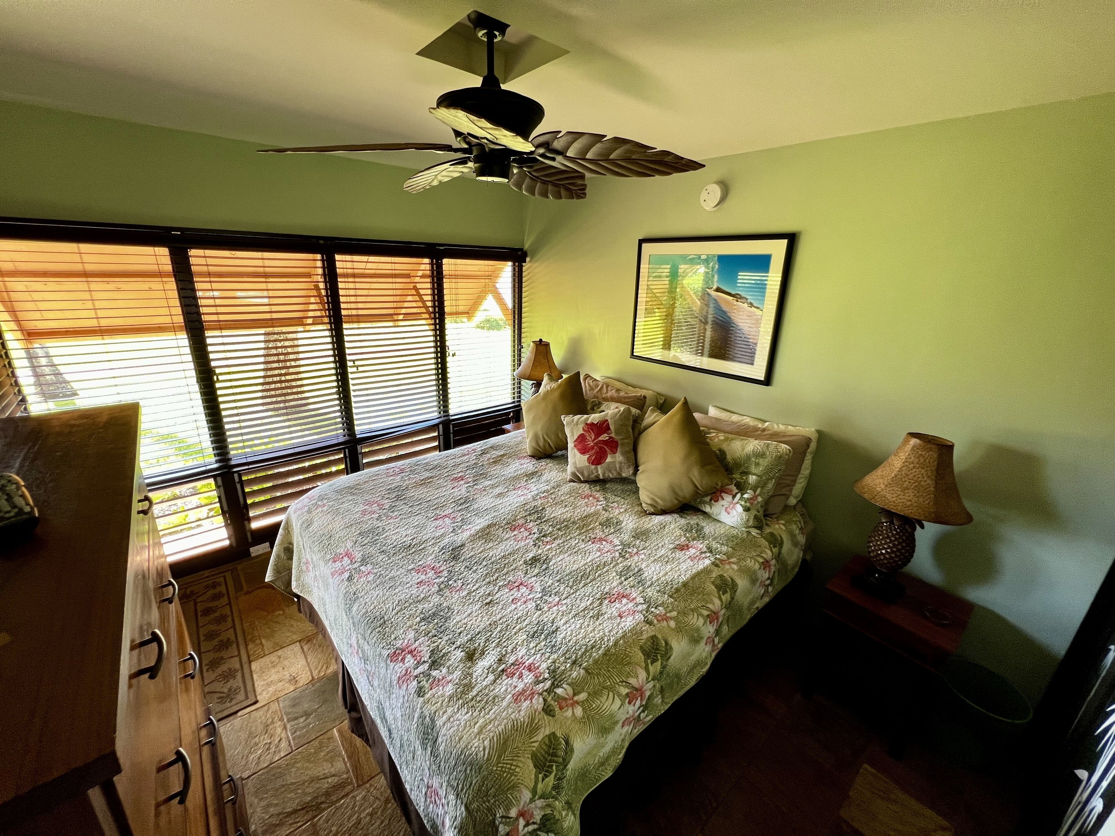 Beachfront + Oceanfront Molokai Condo - Maunaloa, HI