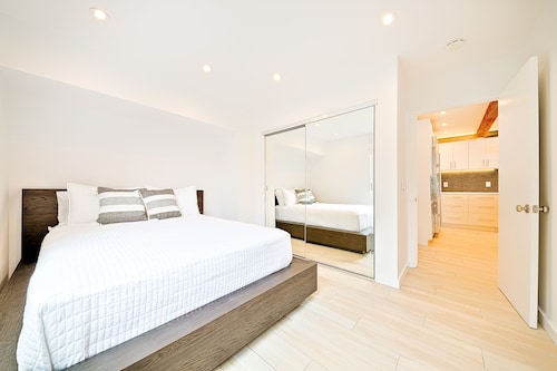 Brand New Malibu Beach Front Newly Renovated Paradise W/ Beach Views & Jacuzzi - Malibu, CA