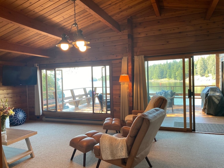 The April Point Harbour House Bc Approved Accommodation On Waterfront - Campbell River