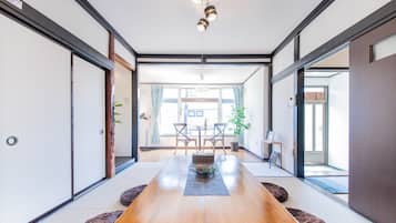 Apartamento Básico em Condomínio Fechado | Sala de estar