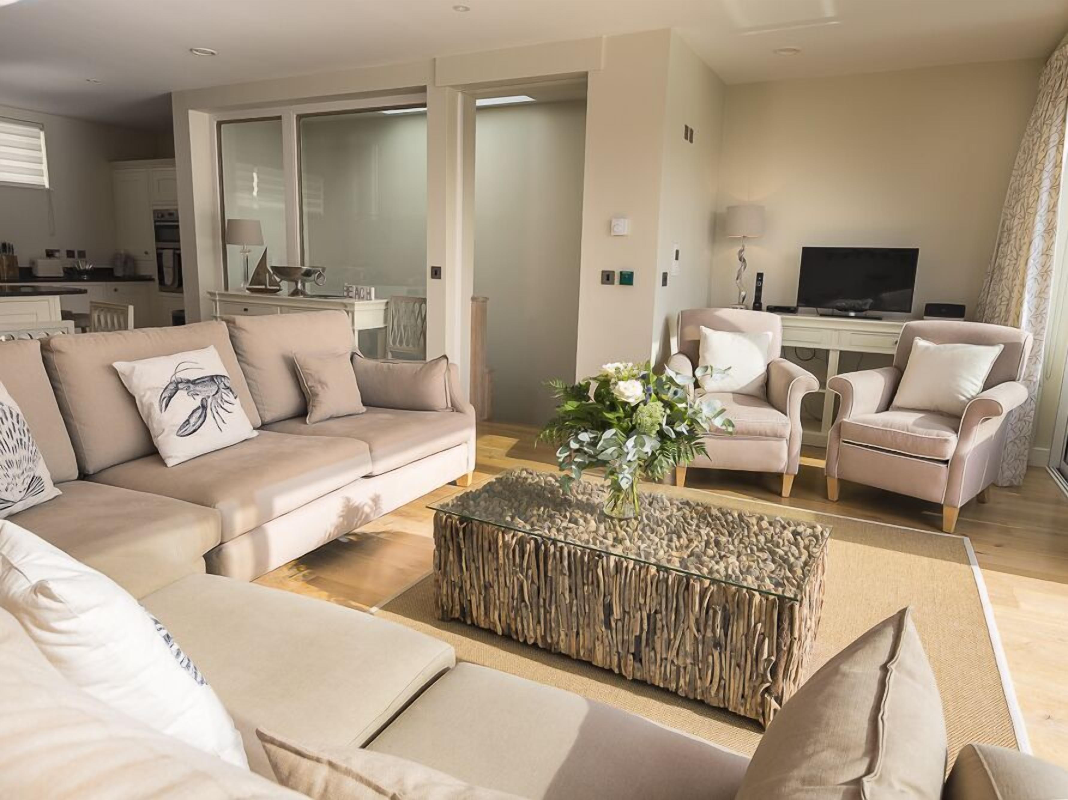 Villa 1, Estura, Family Friendly, Luxury Holiday Cottage In Salcombe - Salcombe