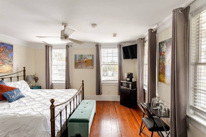 Beautiful Suite With Parking In Downtown Charleston - Charleston, SC