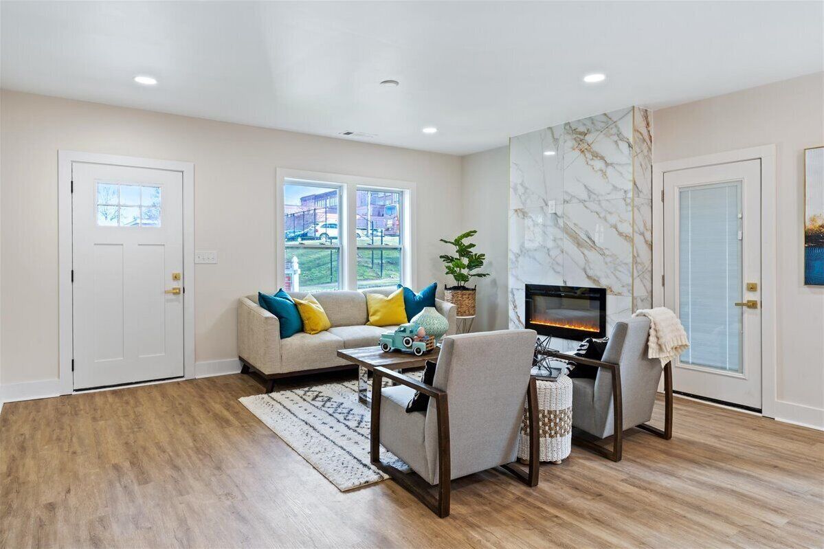 Lux Living - Beautifully Renovated Home - Just 2 Miles From Downtown Atl - Atlanta, GA