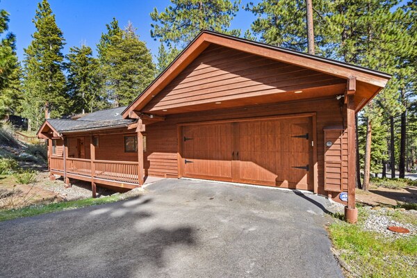 Tranquil Tumbleweed | Close To Skiing & Outdoor Activities! - Incline Village