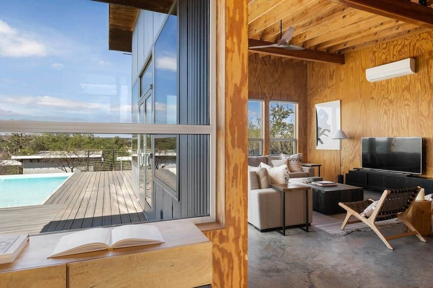 Luxury Riverfront Retreat / 6 Cabins / Private Pool - Llano, TX