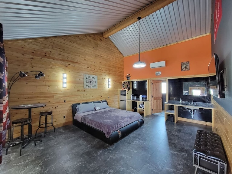 Harley-davidson Cabana At Tipsy Toad Retreat - Texas