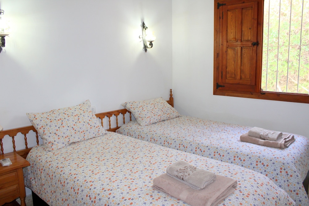 Bungalow Limoneros, Beautiful Gardens, Communal Pool, Town Centre 5 Minutes Walk - Moraira
